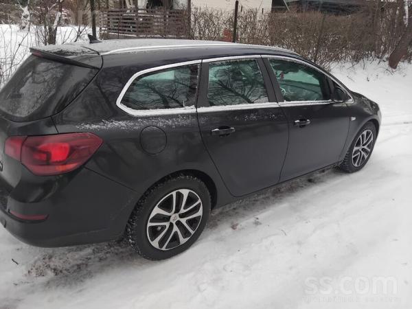 Melns Opel Astra 2011 Rīga, ar dzinēja tilpumu 1.70 L un nobraukumu 279 tūkst. km par 2600 €, foto 3 vietnē AUTOMOTO.COM.LV