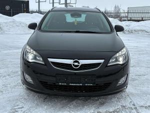 Black Opel Astra 2011 in Marijampole, with an engine capacity of 1.36 L and mileage of 239 thousand km for 2899 €, photo 2 on AUTOMOTO.COM.LV