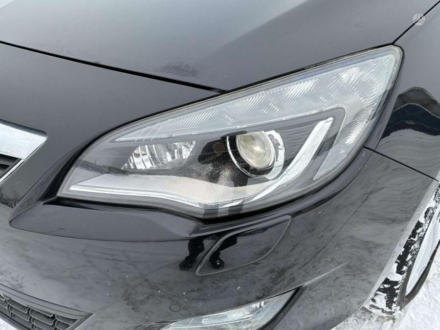 Black Opel Astra 2011 in Marijampole, with an engine capacity of 1.36 L and mileage of 239 thousand km for 2899 €, photo 7 on AUTOMOTO.COM.LV