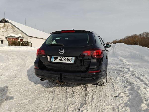 Black Opel Astra 2011 in Taurage, with an engine capacity of 1.96 L and mileage of 236 thousand km for 2950 €, photo 9 on AUTOMOTO.COM.LV