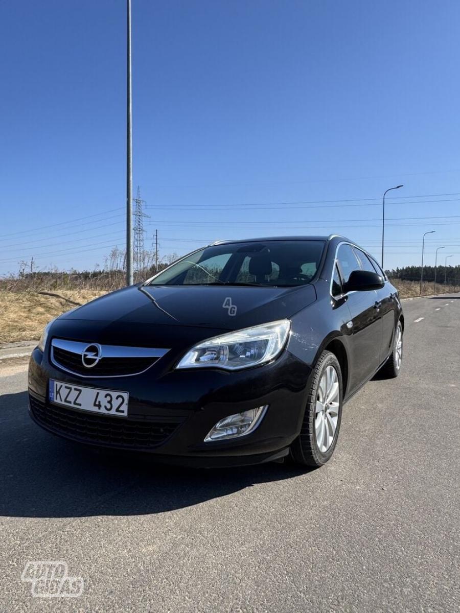 Black Opel Astra 2011 in Vilnius, with an engine capacity of 1.20 L and mileage of 208 thousand km for 3650 €, photo 3 on AUTOMOTO.COM.LV