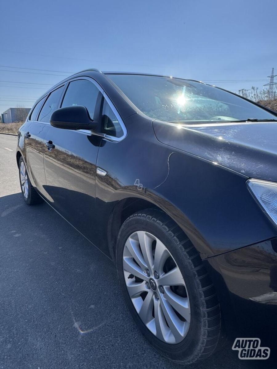 Black Opel Astra 2011 in Vilnius, with an engine capacity of 1.20 L and mileage of 208 thousand km for 3650 €, photo 5 on AUTOMOTO.COM.LV