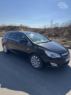 Black Opel Astra 2011 in Vilnius, with an engine capacity of 1.20 L and mileage of 208 thousand km for 3650 €, photo 8 on AUTOMOTO.COM.LV