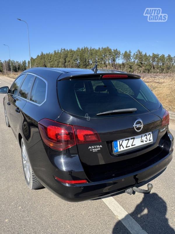 Black Opel Astra 2011 in Vilnius, with an engine capacity of 1.20 L and mileage of 208 thousand km for 3650 €, photo 9 on AUTOMOTO.COM.LV