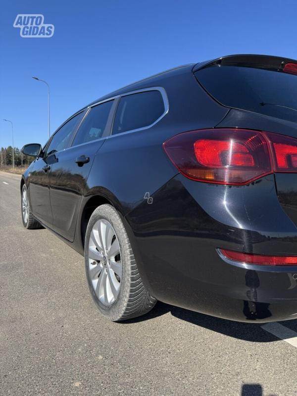 Black Opel Astra 2011 in Vilnius, with an engine capacity of 1.20 L and mileage of 208 thousand km for 3650 €, photo 10 on AUTOMOTO.COM.LV