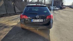 Black Opel Astra 2011 in Vilnius, with an engine capacity of 1.70 L and mileage of 303 thousand km for 1700 €, photo 6 on AUTOMOTO.COM.LV