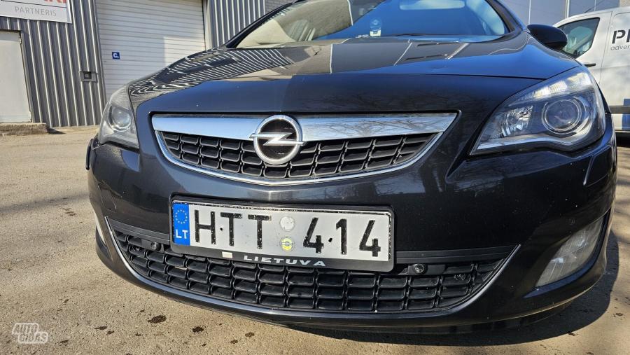 Black Opel Astra 2011 in Vilnius, with an engine capacity of 1.70 L and mileage of 303 thousand km for 1700 €, photo 8 on AUTOMOTO.COM.LV
