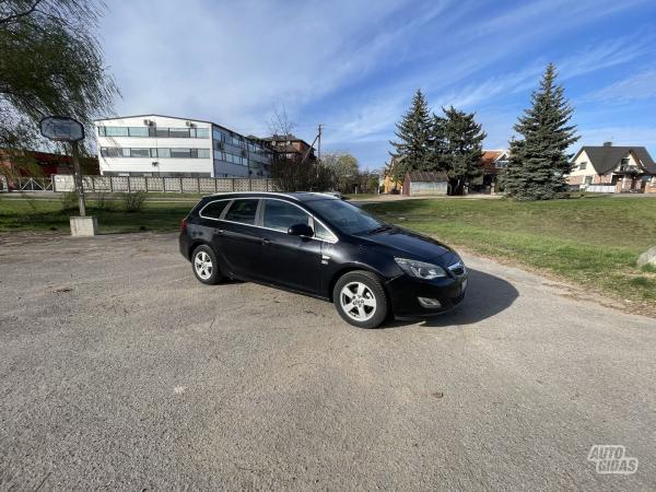 Black Opel Astra 2011 in Kaunas, with an engine capacity of 1.40 L and mileage of 250 thousand km for 2500 €, photo 7 on AUTOMOTO.COM.LV
