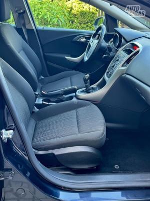 Black Opel Astra 2011 in Kaunas, with an engine capacity of 1.70 L and mileage of 214 thousand km for 3100 €, photo 14 on AUTOMOTO.COM.LV