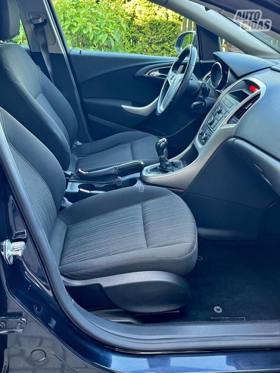 Black Opel Astra 2011 in Kaunas, with an engine capacity of 1.70 L and mileage of 214 thousand km for 3100 €, photo 14 on AUTOMOTO.COM.LV