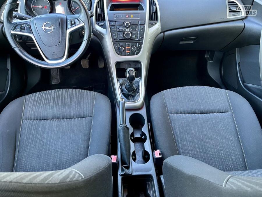 Black Opel Astra 2011 in Kaunas, with an engine capacity of 1.70 L and mileage of 214 thousand km for 3100 €, photo 9 on AUTOMOTO.COM.LV