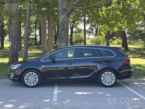 Black Opel Astra 2011 in Jelgava, with an engine capacity of 2.00 L and mileage of 263 thousand km for 4650 €, photo 6 on AUTOMOTO.COM.LV