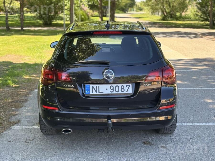 Black Opel Astra 2011 in Jelgava, with an engine capacity of 2.00 L and mileage of 263 thousand km for 4650 €, photo 9 on AUTOMOTO.COM.LV