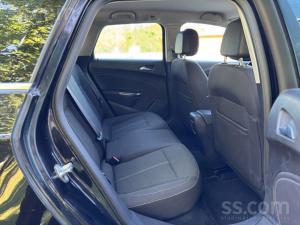 Black Opel Astra 2011 in Jelgava, with an engine capacity of 2.00 L and mileage of 263 thousand km for 4650 €, photo 13 on AUTOMOTO.COM.LV