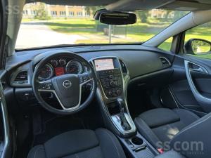 Black Opel Astra 2011 in Jelgava, with an engine capacity of 2.00 L and mileage of 263 thousand km for 4650 €, photo 14 on AUTOMOTO.COM.LV