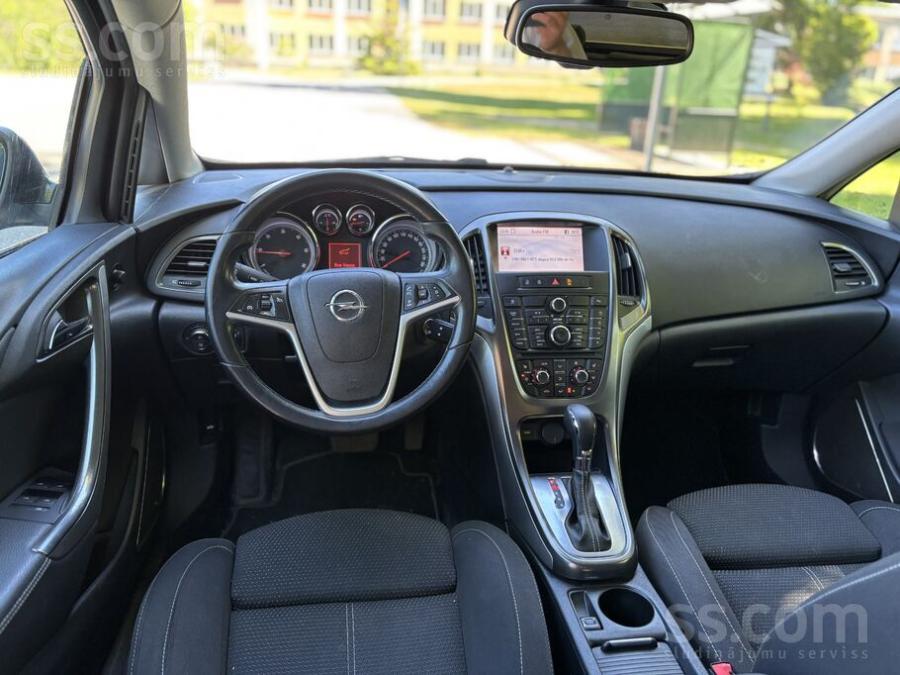 Black Opel Astra 2011 in Jelgava, with an engine capacity of 2.00 L and mileage of 263 thousand km for 4650 €, photo 15 on AUTOMOTO.COM.LV