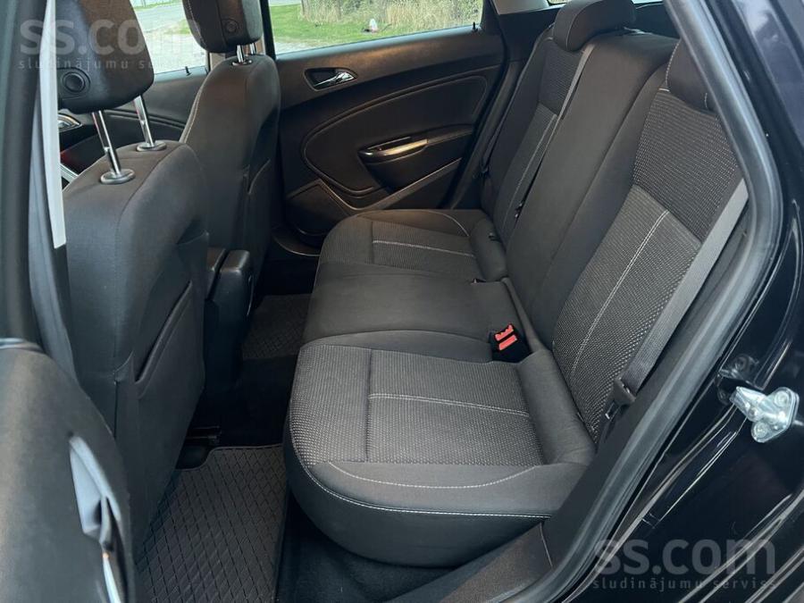 Melns Opel Astra 2011 Jelgava, ar dzinēja tilpumu 1.40 L un nobraukumu 170 tūkst. km par 5250 €, foto 13 vietnē AUTOMOTO.COM.LV