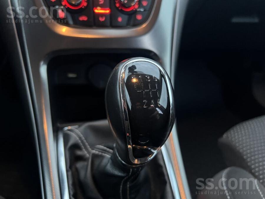 Melns Opel Astra 2011 Jelgava, ar dzinēja tilpumu 1.40 L un nobraukumu 170 tūkst. km par 5250 €, foto 26 vietnē AUTOMOTO.COM.LV