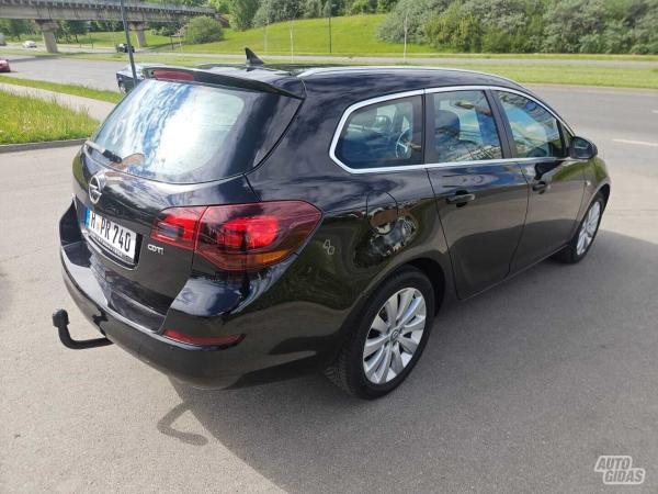 Black Opel Astra 2011 in Kaunas, with an engine capacity of 1.70 L and mileage of 218 thousand km for 3850 €, photo 4 on AUTOMOTO.COM.LV