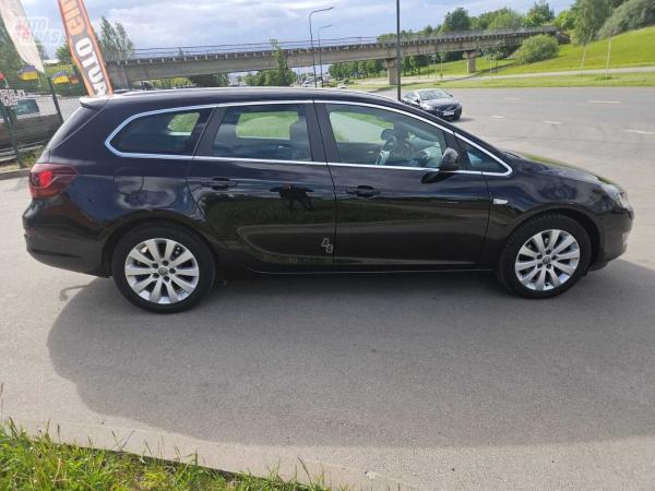 Black Opel Astra 2011 in Kaunas, with an engine capacity of 1.70 L and mileage of 218 thousand km for 3850 €, photo 5 on AUTOMOTO.COM.LV
