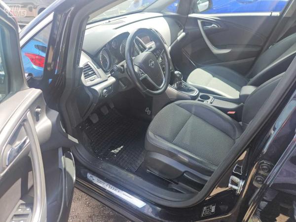 Black Opel Astra 2011 in Kaunas, with an engine capacity of 1.70 L and mileage of 218 thousand km for 3850 €, photo 9 on AUTOMOTO.COM.LV