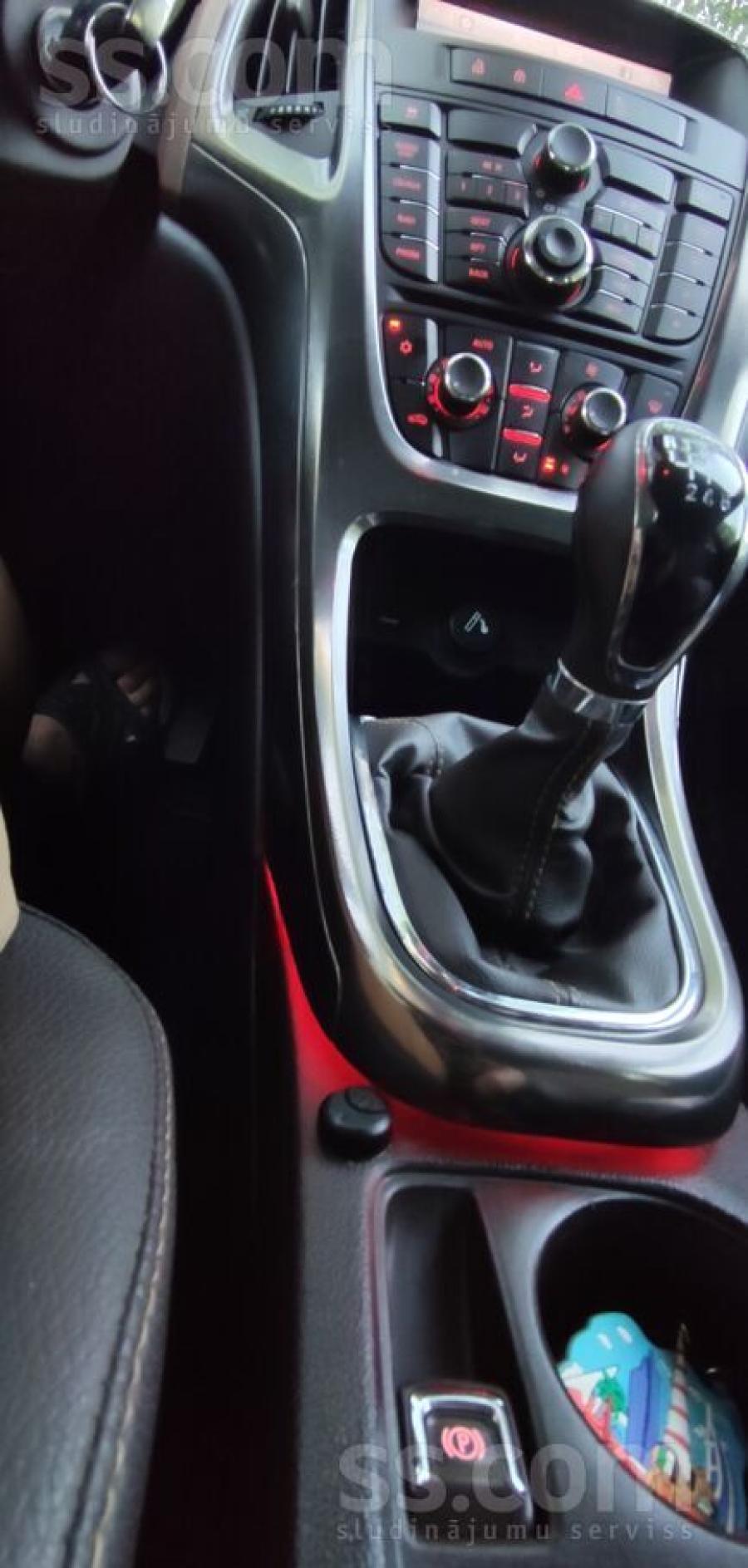 Melns Opel Astra 2011 Jēkabpils, ar dzinēja tilpumu 1.40 L un nobraukumu 352 tūkst. km par 1790 €, foto 15 vietnē AUTOMOTO.COM.LV
