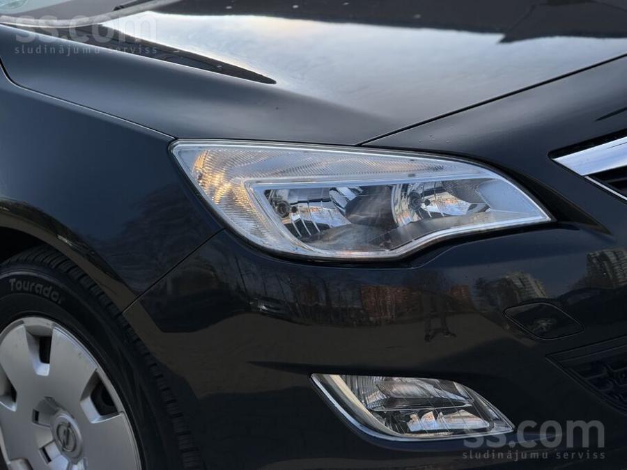 Black Opel Astra 2011 in Riga, with an engine capacity of 1.30 L and mileage of 0 thousand km for 2450 €, photo 5 on AUTOMOTO.COM.LV