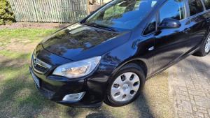 Melns Opel Astra 2011 Jūrmala, ar dzinēja tilpumu 1.60 L un nobraukumu 258 tūkst. km par 3200 €, foto  vietnē AUTOMOTO.COM.LV
