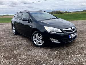 Black Opel Astra 2011 in Talsi, with an engine capacity of 1.70 L and mileage of 297 thousand km for 3999 €, photo  on AUTOMOTO.COM.LV