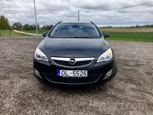 Black Opel Astra 2011 in Talsi, with an engine capacity of 1.70 L and mileage of 297 thousand km for 3999 €, photo 9 on AUTOMOTO.COM.LV