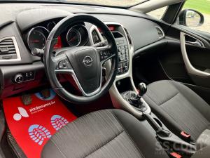 Black Opel Astra 2011 in Talsi, with an engine capacity of 1.70 L and mileage of 297 thousand km for 3999 €, photo 12 on AUTOMOTO.COM.LV