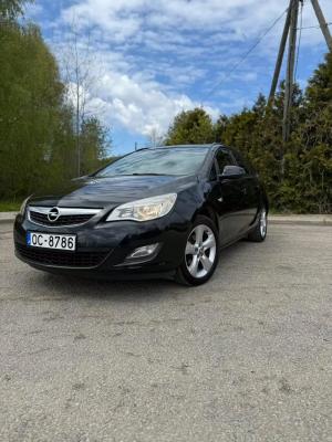 Black Opel Astra 2011 in Riga, with an engine capacity of 1.40 L and mileage of 270 thousand km for 3600 €, photo 3 on AUTOMOTO.COM.LV