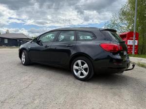 Black Opel Astra 2011 in Riga, with an engine capacity of 1.40 L and mileage of 270 thousand km for 3600 €, photo 5 on AUTOMOTO.COM.LV