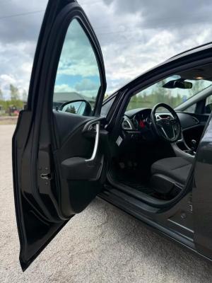 Black Opel Astra 2011 in Riga, with an engine capacity of 1.40 L and mileage of 270 thousand km for 3600 €, photo 9 on AUTOMOTO.COM.LV