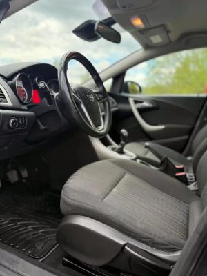 Black Opel Astra 2011 in Riga, with an engine capacity of 1.40 L and mileage of 270 thousand km for 3600 €, photo 14 on AUTOMOTO.COM.LV