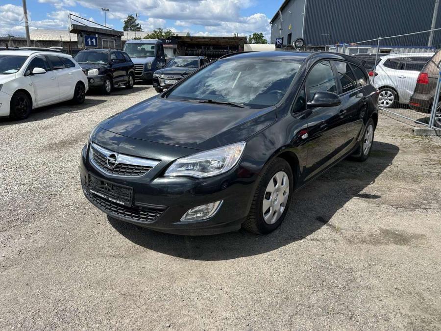 Black Opel Astra 2011 in Kaunas, with an engine capacity of 1.96 L and mileage of 276 thousand km for 2650 €, photo 1 on AUTOMOTO.COM.LV
