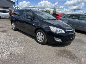 Black Opel Astra 2011 in Kaunas, with an engine capacity of 1.96 L and mileage of 276 thousand km for 2650 €, photo 8 on AUTOMOTO.COM.LV