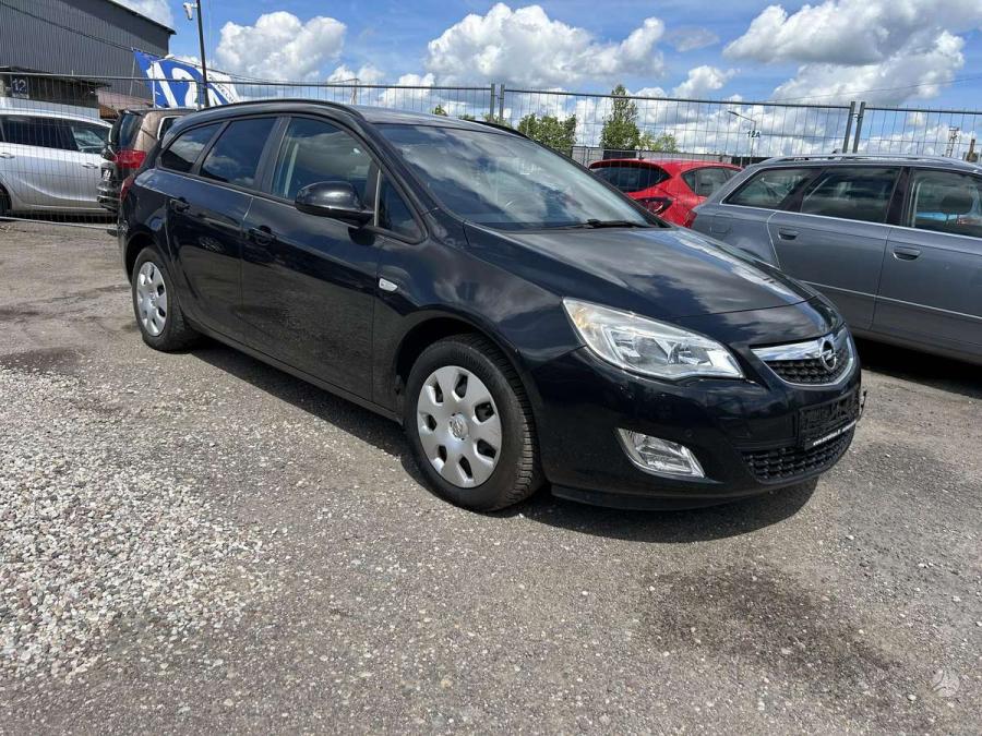 Black Opel Astra 2011 in Kaunas, with an engine capacity of 1.96 L and mileage of 276 thousand km for 2650 €, photo 8 on AUTOMOTO.COM.LV