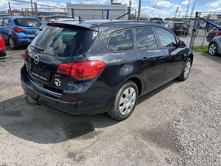 Black Opel Astra 2011 in Kaunas, with an engine capacity of 1.96 L and mileage of 276 thousand km for 2650 €, photo 9 on AUTOMOTO.COM.LV