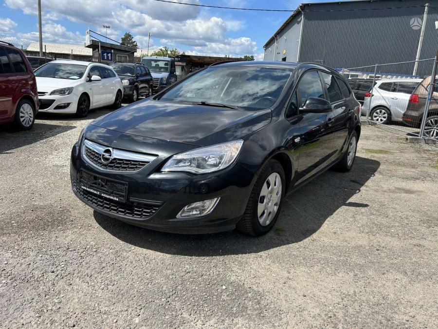Black Opel Astra 2011 in Kaunas, with an engine capacity of 1.96 L and mileage of 276 thousand km for 2650 €, photo 10 on AUTOMOTO.COM.LV