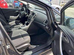 Black Opel Astra 2011 in Kaunas, with an engine capacity of 1.96 L and mileage of 276 thousand km for 2650 €, photo 13 on AUTOMOTO.COM.LV