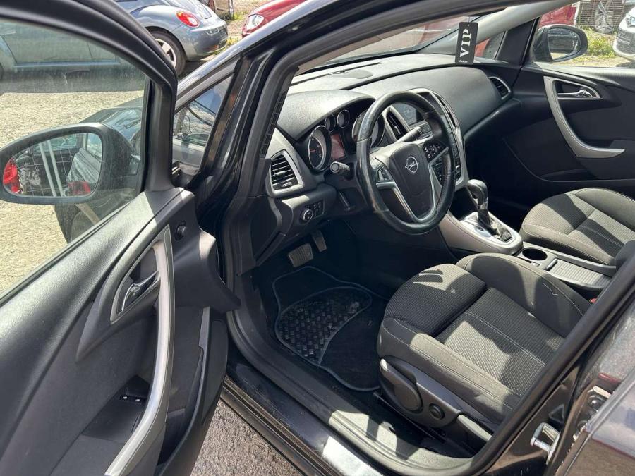 Black Opel Astra 2011 in Kaunas, with an engine capacity of 1.96 L and mileage of 276 thousand km for 2650 €, photo 15 on AUTOMOTO.COM.LV