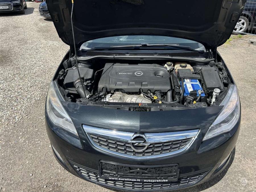 Black Opel Astra 2011 in Kaunas, with an engine capacity of 1.96 L and mileage of 276 thousand km for 2650 €, photo 17 on AUTOMOTO.COM.LV