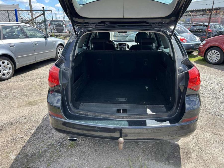 Black Opel Astra 2011 in Kaunas, with an engine capacity of 1.96 L and mileage of 276 thousand km for 2650 €, photo 18 on AUTOMOTO.COM.LV