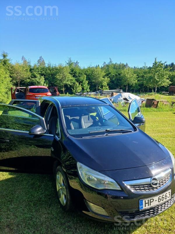 Melns Opel Astra 2011 Rīga, ar dzinēja tilpumu 2.00 L un nobraukumu 378 tūkst. km par 3500 €, foto 1 vietnē AUTOMOTO.COM.LV