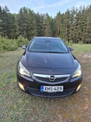 Black Opel Astra 2011 in Radviliskis, with an engine capacity of 2.00 L and mileage of 270 thousand km for 3800 €, photo 3 on AUTOMOTO.COM.LV