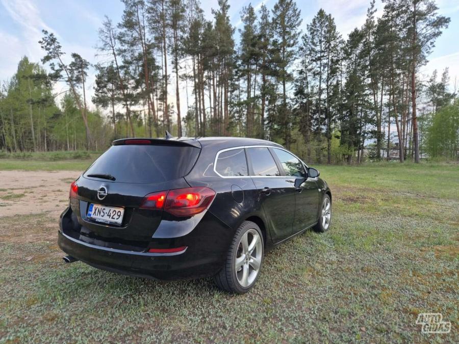 Black Opel Astra 2011 in Radviliskis, with an engine capacity of 2.00 L and mileage of 270 thousand km for 3800 €, photo 4 on AUTOMOTO.COM.LV