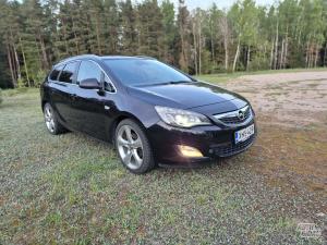 Black Opel Astra 2011 in Radviliskis, with an engine capacity of 2.00 L and mileage of 270 thousand km for 3800 €, photo 5 on AUTOMOTO.COM.LV