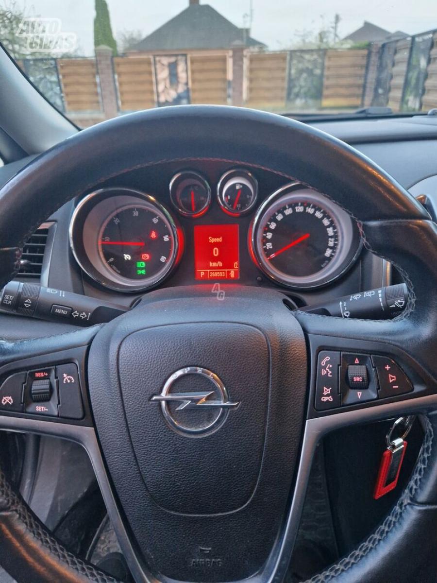 Black Opel Astra 2011 in Radviliskis, with an engine capacity of 2.00 L and mileage of 270 thousand km for 3800 €, photo 7 on AUTOMOTO.COM.LV