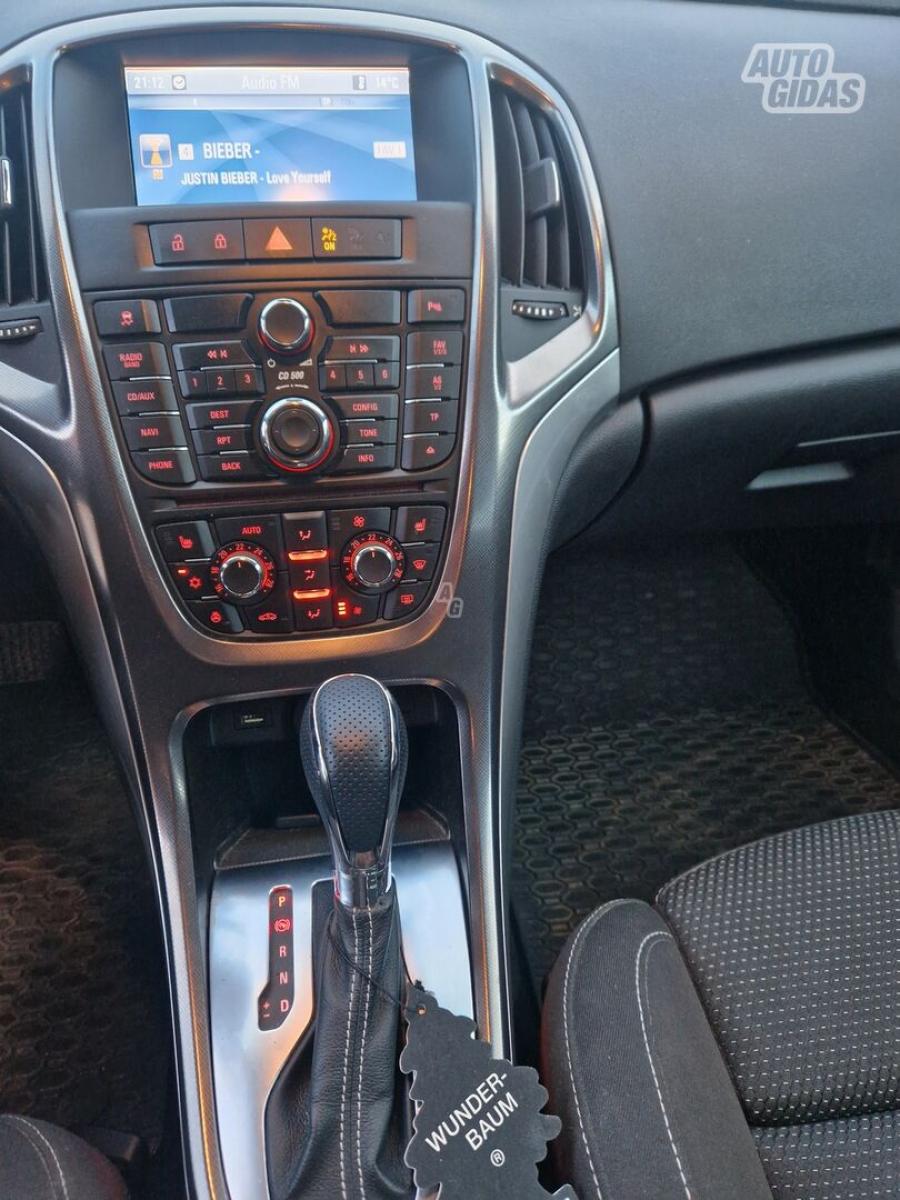 Black Opel Astra 2011 in Radviliskis, with an engine capacity of 2.00 L and mileage of 270 thousand km for 3800 €, photo 8 on AUTOMOTO.COM.LV